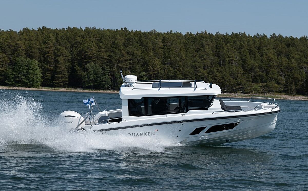 Finske Quarken 27 Cabin sejlede 43 knob viste vores test - sælges med ...