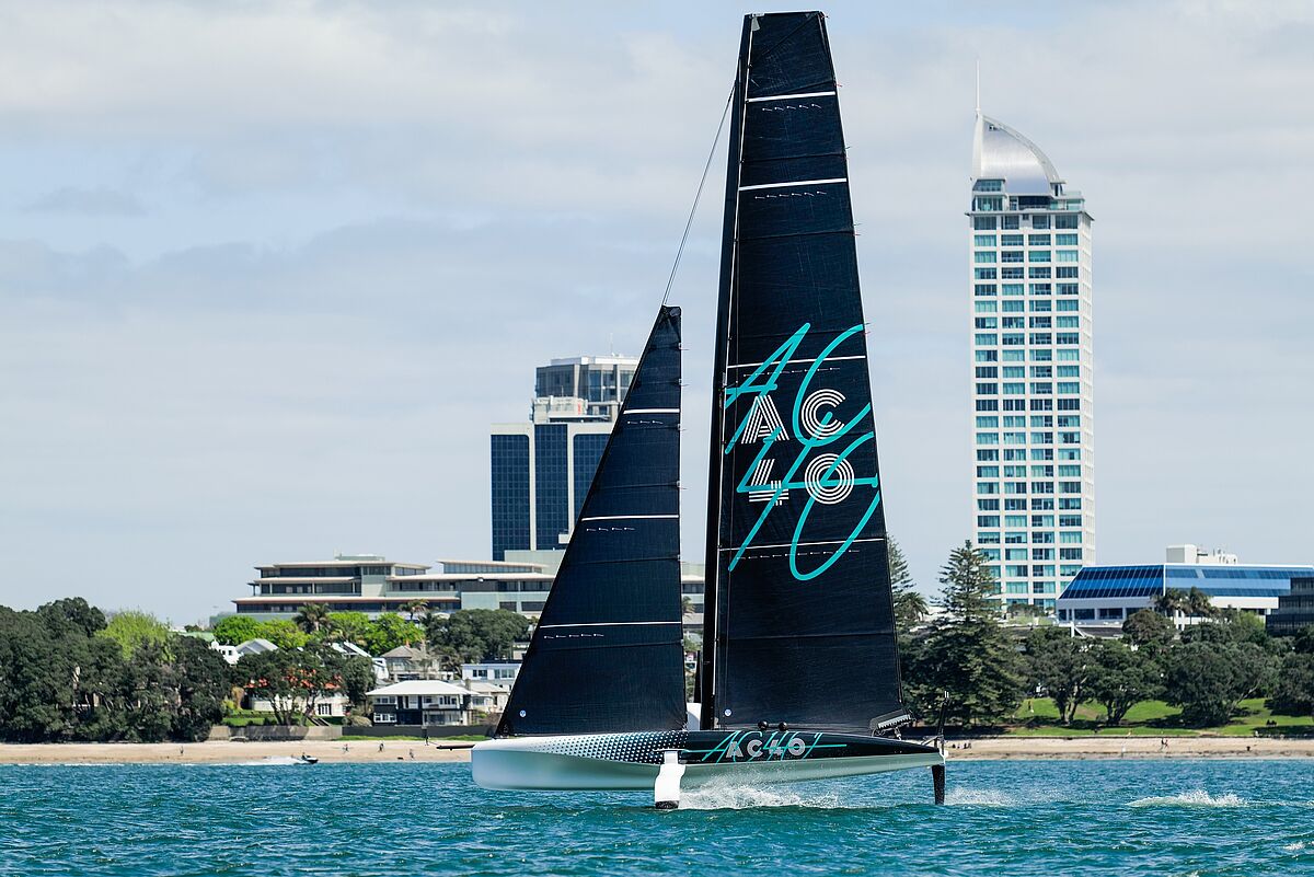 Ny AC 40 ser dagens lys til juniorer og kvinder - alle America's Cup ...