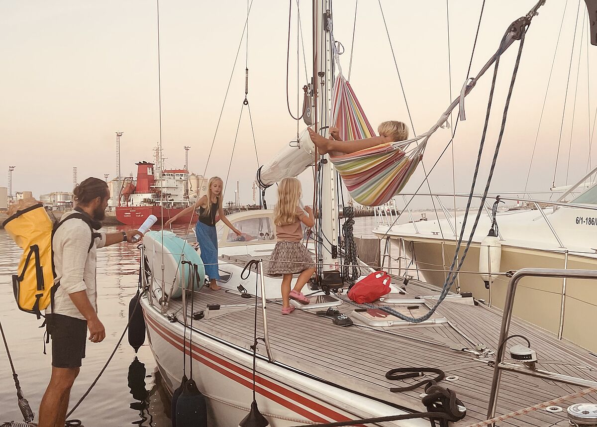 Københavner-familie sejlet mod Caribien i deres Luffe 48 i ARC plus i blæst og høje bølger ...