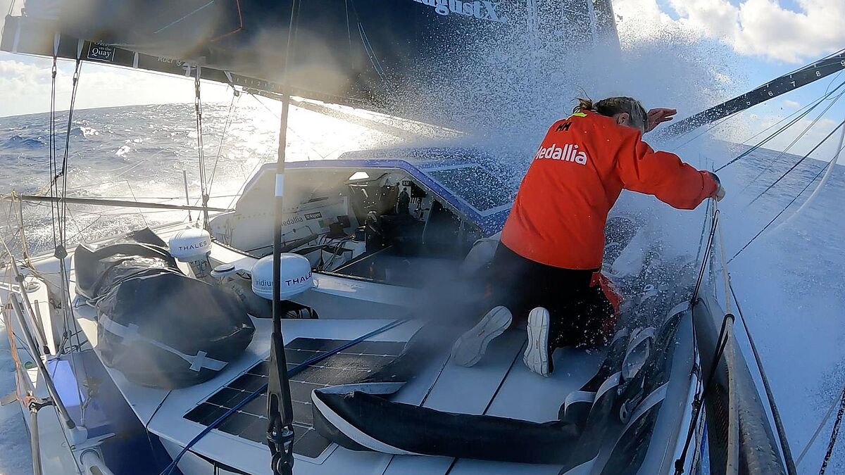 40 IMOCA 60ere kom uskadt gennem Biscayen i Vendée Globe - se tv fra ...