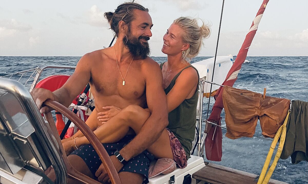 Ramt af hval i Atlanterhavet - Københavner-familie ankommet til Caribien i Luffe 48 efter hård ...