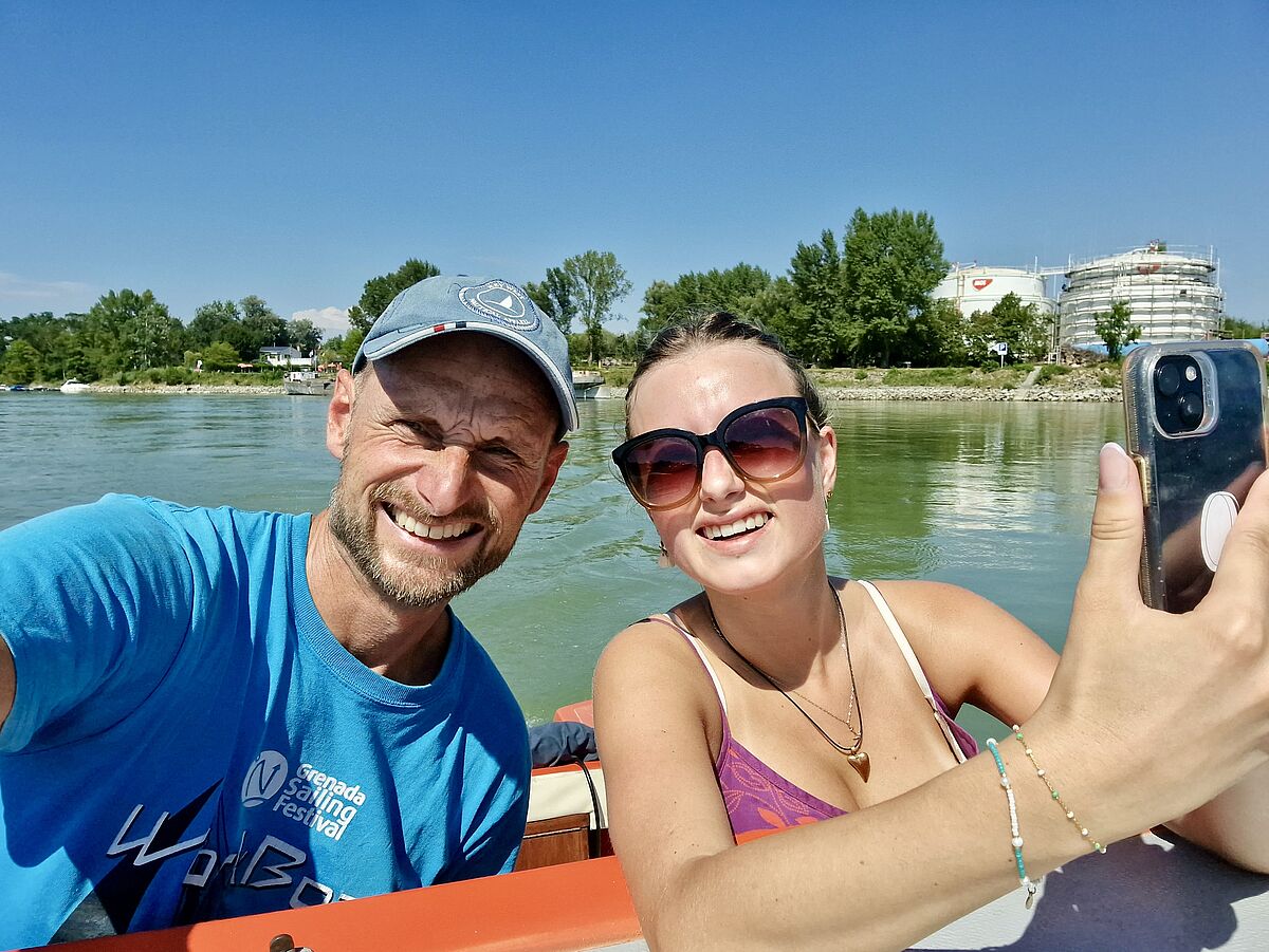 19-årige Mathilda og far Thomas tog på tursejlads langs Donaufloden i ...